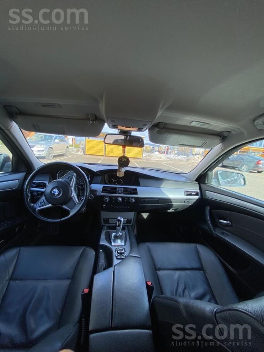 Black BMW 520 2009 in Riga, with an engine capacity of 2.00 L and mileage of 302 thousand km for 4390 €, photo 10 on AUTOMOTO.COM.LV