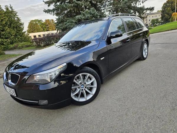 Black BMW 520 2009 in Jekabpils, with an engine capacity of 2.00 L and mileage of 329 thousand km for 4990 €, photo 1 on AUTOMOTO.COM.LV