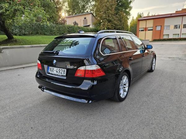 Black BMW 520 2009 in Jekabpils, with an engine capacity of 2.00 L and mileage of 329 thousand km for 4990 €, photo 7 on AUTOMOTO.COM.LV