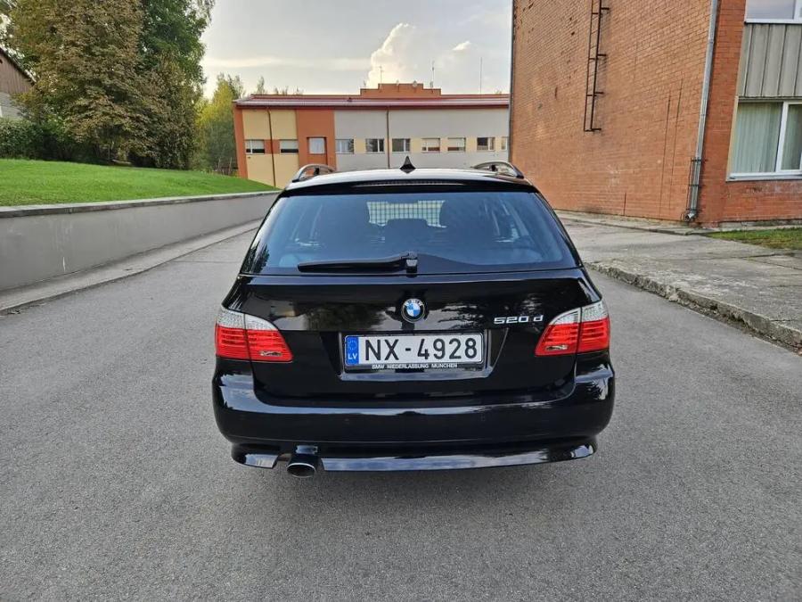 Black BMW 520 2009 in Jekabpils, with an engine capacity of 2.00 L and mileage of 329 thousand km for 4990 €, photo 9 on AUTOMOTO.COM.LV