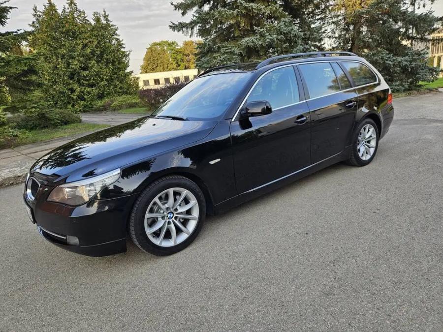 Black BMW 520 2009 in Jekabpils, with an engine capacity of 2.00 L and mileage of 329 thousand km for 4990 €, photo 13 on AUTOMOTO.COM.LV