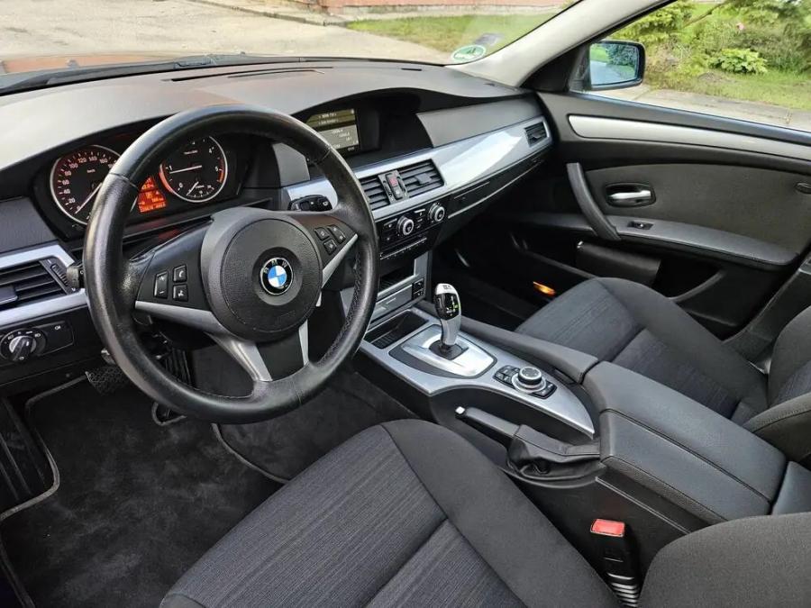 Black BMW 520 2009 in Jekabpils, with an engine capacity of 2.00 L and mileage of 329 thousand km for 4990 €, photo 15 on AUTOMOTO.COM.LV