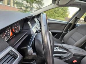 Black BMW 520 2009 in Jekabpils, with an engine capacity of 2.00 L and mileage of 329 thousand km for 4990 €, photo 16 on AUTOMOTO.COM.LV