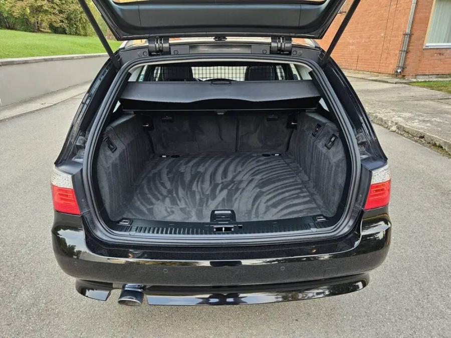Black BMW 520 2009 in Jekabpils, with an engine capacity of 2.00 L and mileage of 329 thousand km for 4990 €, photo 20 on AUTOMOTO.COM.LV
