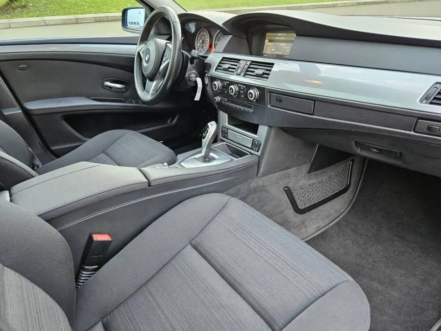Black BMW 520 2009 in Jekabpils, with an engine capacity of 2.00 L and mileage of 329 thousand km for 4990 €, photo 24 on AUTOMOTO.COM.LV