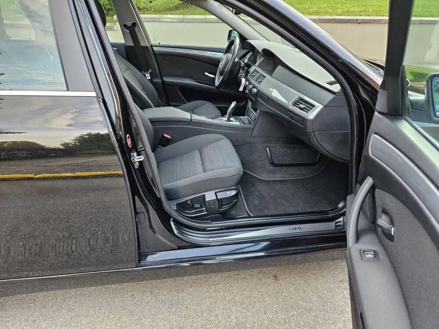 Black BMW 520 2009 in Jekabpils, with an engine capacity of 2.00 L and mileage of 329 thousand km for 4990 €, photo 25 on AUTOMOTO.COM.LV