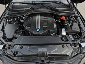 Black BMW 520 2009 in Jekabpils, with an engine capacity of 2.00 L and mileage of 329 thousand km for 4990 €, photo 28 on AUTOMOTO.COM.LV