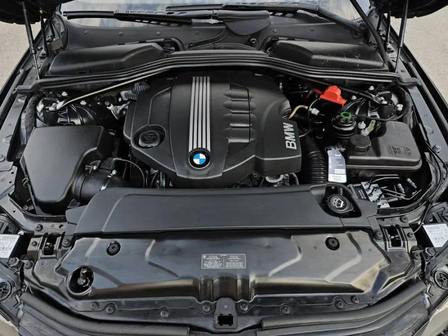 Black BMW 520 2009 in Jekabpils, with an engine capacity of 2.00 L and mileage of 329 thousand km for 4990 €, photo 28 on AUTOMOTO.COM.LV