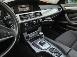 Black BMW 520 2009 in Jekabpils, with an engine capacity of 2.00 L and mileage of 329 thousand km for 4990 €, photo 29 on AUTOMOTO.COM.LV