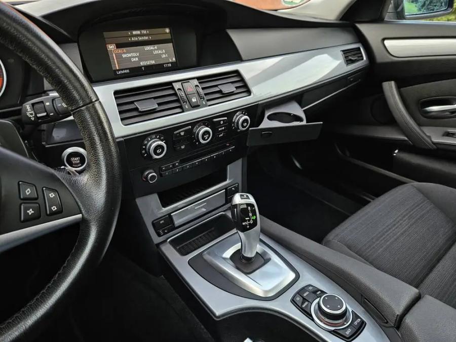 Black BMW 520 2009 in Jekabpils, with an engine capacity of 2.00 L and mileage of 329 thousand km for 4990 €, photo 29 on AUTOMOTO.COM.LV