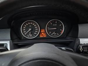 Black BMW 520 2009 in Jekabpils, with an engine capacity of 2.00 L and mileage of 329 thousand km for 4990 €, photo 30 on AUTOMOTO.COM.LV