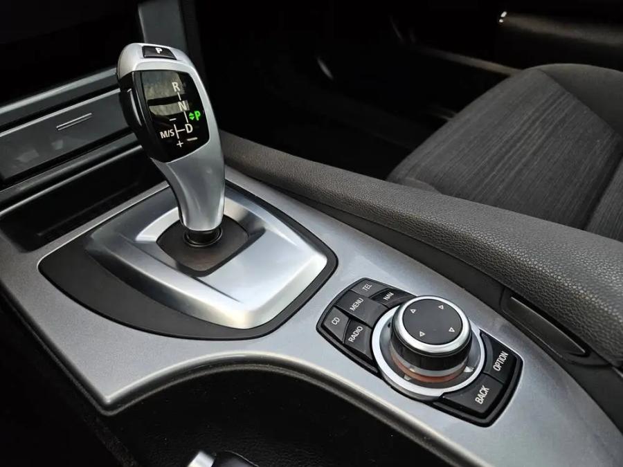 Black BMW 520 2009 in Jekabpils, with an engine capacity of 2.00 L and mileage of 329 thousand km for 4990 €, photo 32 on AUTOMOTO.COM.LV