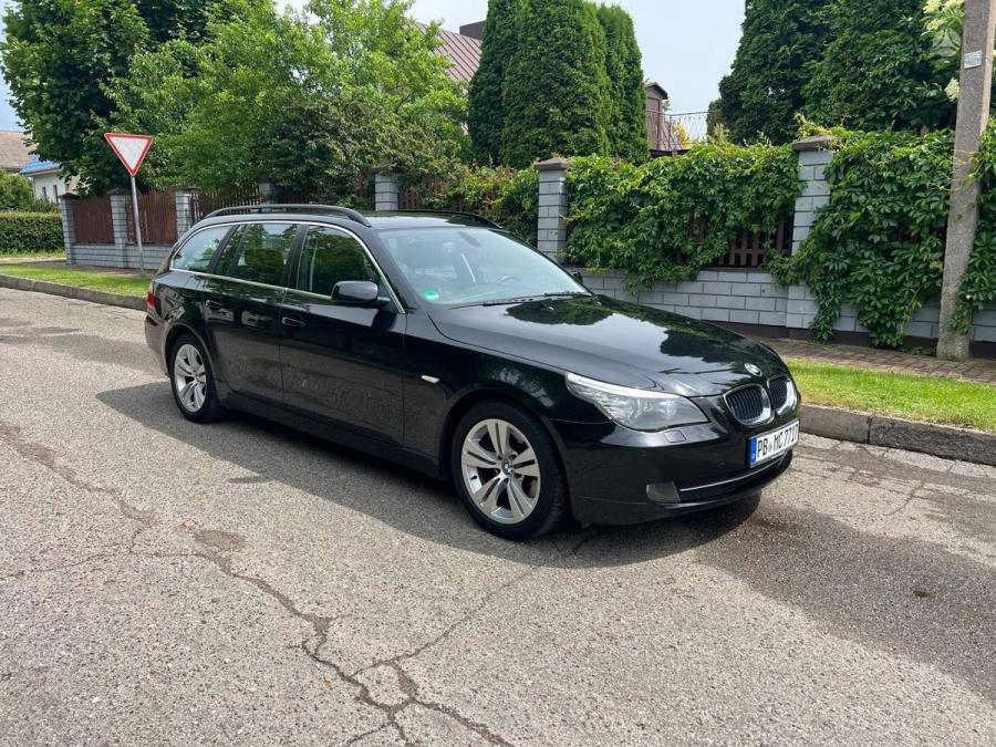 Black BMW 520 2009 in Marijampole, with an engine capacity of 2.00 L and mileage of 228 thousand km for 4100 €, photo 1 on AUTOMOTO.COM.LV