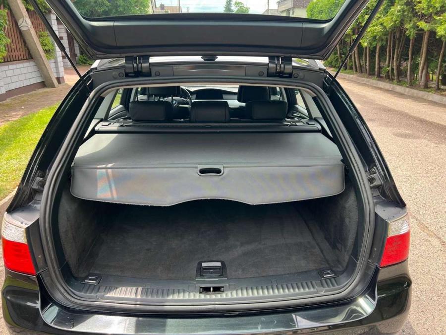 Black BMW 520 2009 in Marijampole, with an engine capacity of 2.00 L and mileage of 228 thousand km for 4100 €, photo 8 on AUTOMOTO.COM.LV