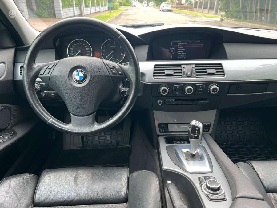 Black BMW 520 2009 in Marijampole, with an engine capacity of 2.00 L and mileage of 228 thousand km for 4100 €, photo 12 on AUTOMOTO.COM.LV