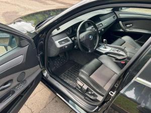Black BMW 520 2009 in Marijampole, with an engine capacity of 2.00 L and mileage of 228 thousand km for 4100 €, photo 13 on AUTOMOTO.COM.LV