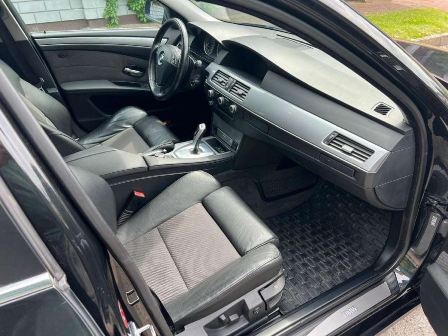 Black BMW 520 2009 in Marijampole, with an engine capacity of 2.00 L and mileage of 228 thousand km for 4100 €, photo 14 on AUTOMOTO.COM.LV