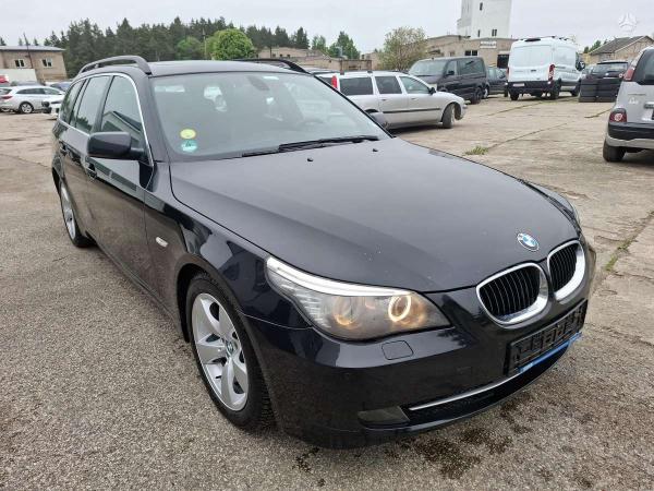 Black BMW 520 2009 in Utena, with an engine capacity of 2.00 L and mileage of 330 thousand km for 3650 €, photo 3 on AUTOMOTO.COM.LV