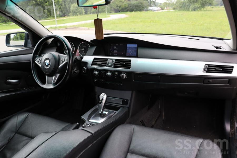 Black BMW 520 2009 in Riga, with an engine capacity of 2.00 L and mileage of 300 thousand km for 4490 €, photo 9 on AUTOMOTO.COM.LV