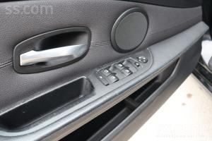 Black BMW 520 2009 in Riga, with an engine capacity of 2.00 L and mileage of 300 thousand km for 4490 €, photo 16 on AUTOMOTO.COM.LV