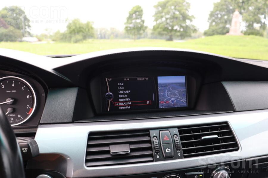 Black BMW 520 2009 in Riga, with an engine capacity of 2.00 L and mileage of 300 thousand km for 4490 €, photo 17 on AUTOMOTO.COM.LV