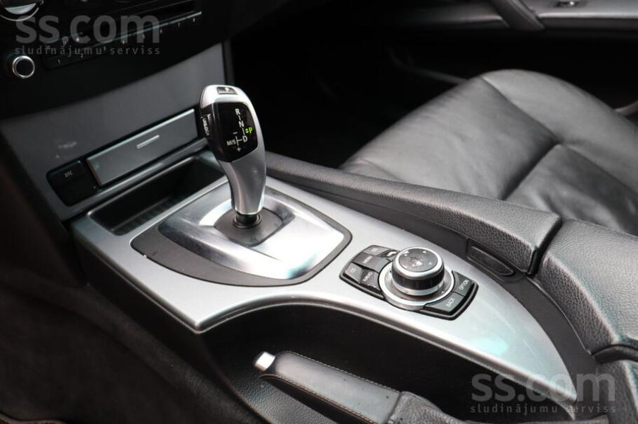 Black BMW 520 2009 in Riga, with an engine capacity of 2.00 L and mileage of 300 thousand km for 4490 €, photo 18 on AUTOMOTO.COM.LV