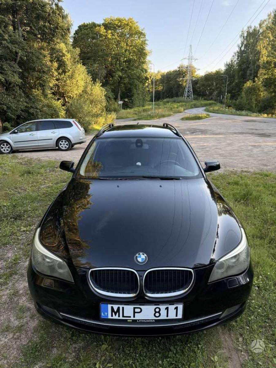 Black BMW 520 2009 in Vilnius, with an engine capacity of 2.00 L and mileage of 300 thousand km for 3500 €, photo 1 on AUTOMOTO.COM.LV
