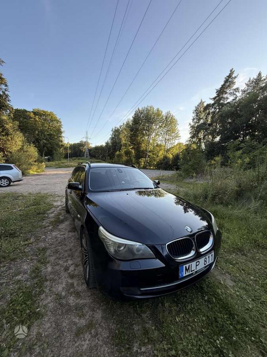 Black BMW 520 2009 in Vilnius, with an engine capacity of 2.00 L and mileage of 300 thousand km for 3500 €, photo 4 on AUTOMOTO.COM.LV