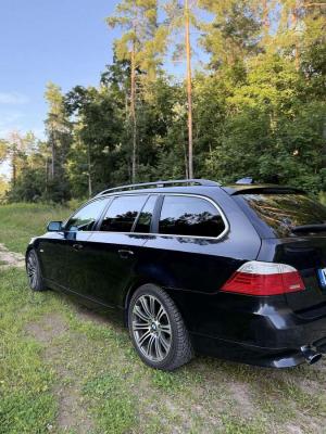 Black BMW 520 2009 in Vilnius, with an engine capacity of 2.00 L and mileage of 300 thousand km for 3500 €, photo 7 on AUTOMOTO.COM.LV