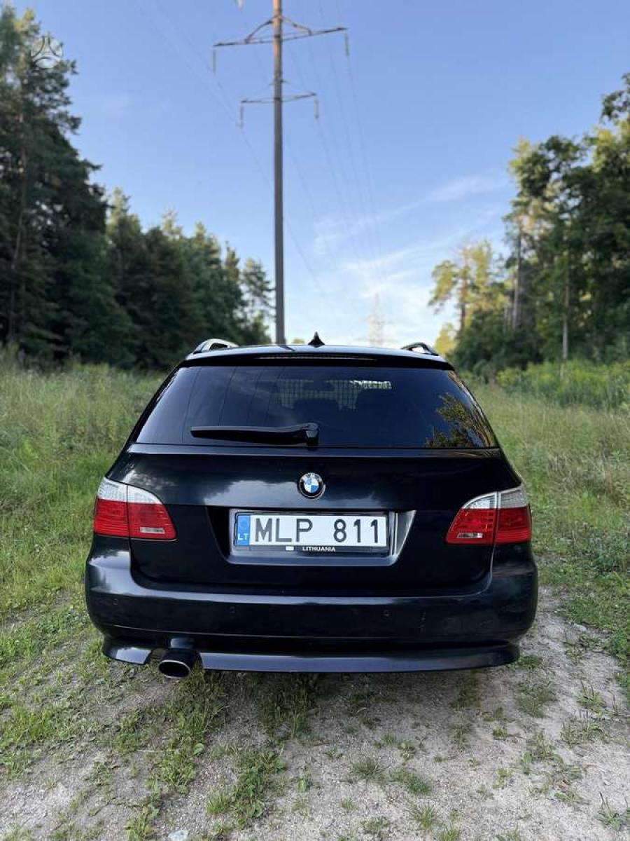 Black BMW 520 2009 in Vilnius, with an engine capacity of 2.00 L and mileage of 300 thousand km for 3500 €, photo 10 on AUTOMOTO.COM.LV