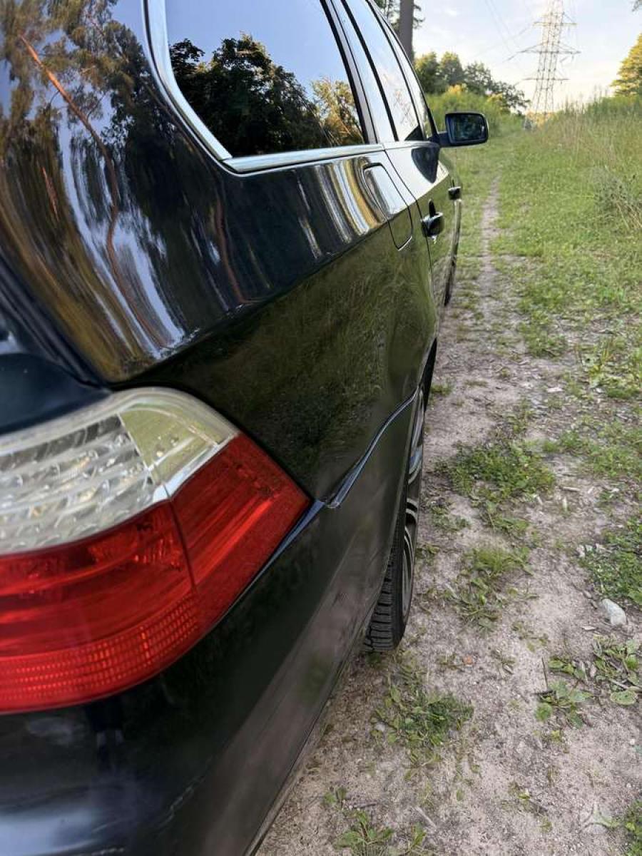 Black BMW 520 2009 in Vilnius, with an engine capacity of 2.00 L and mileage of 300 thousand km for 3500 €, photo 12 on AUTOMOTO.COM.LV