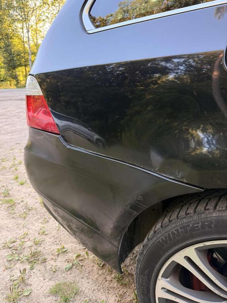 Black BMW 520 2009 in Vilnius, with an engine capacity of 2.00 L and mileage of 300 thousand km for 3500 €, photo 13 on AUTOMOTO.COM.LV