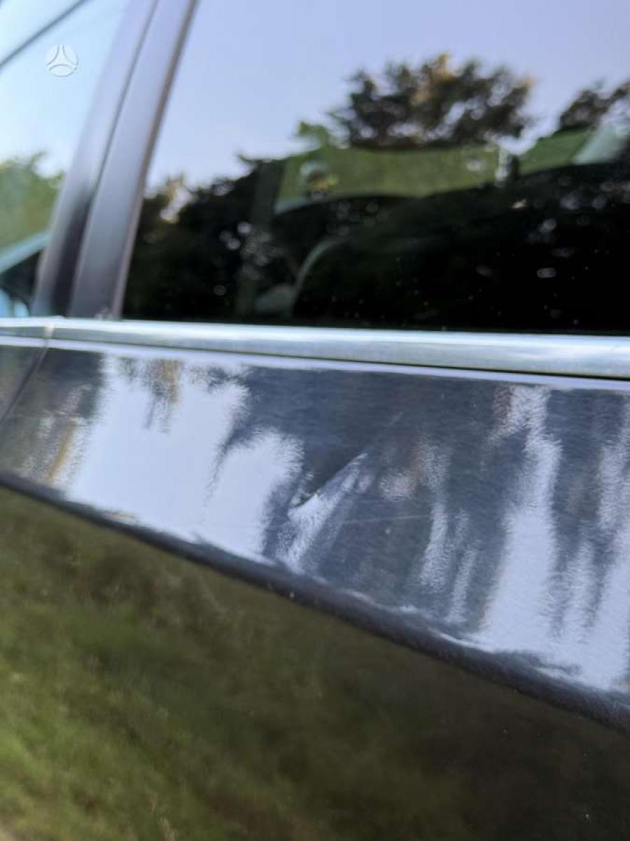 Black BMW 520 2009 in Vilnius, with an engine capacity of 2.00 L and mileage of 300 thousand km for 3500 €, photo 19 on AUTOMOTO.COM.LV
