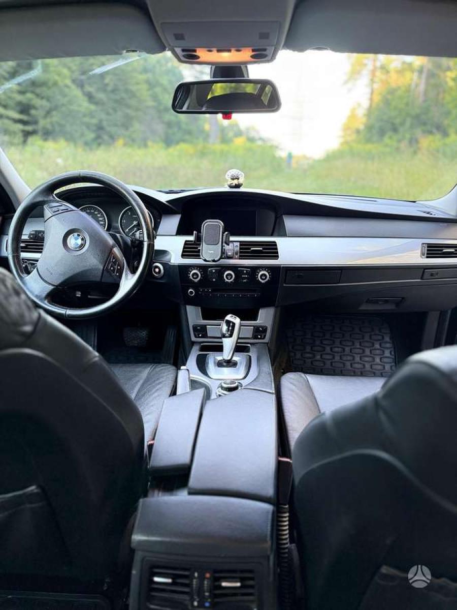 Black BMW 520 2009 in Vilnius, with an engine capacity of 2.00 L and mileage of 300 thousand km for 3500 €, photo 20 on AUTOMOTO.COM.LV