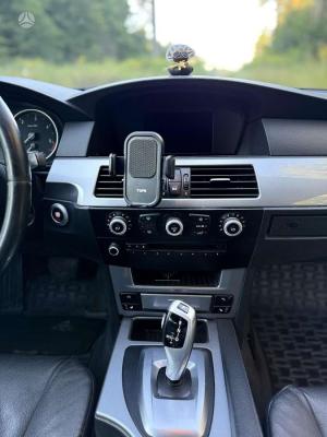Black BMW 520 2009 in Vilnius, with an engine capacity of 2.00 L and mileage of 300 thousand km for 3500 €, photo 22 on AUTOMOTO.COM.LV