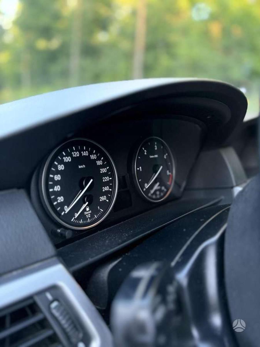 Black BMW 520 2009 in Vilnius, with an engine capacity of 2.00 L and mileage of 300 thousand km for 3500 €, photo 25 on AUTOMOTO.COM.LV
