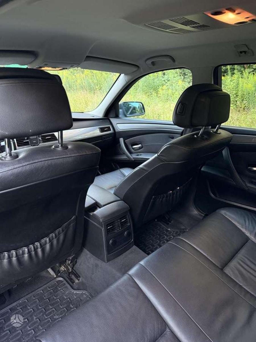 Black BMW 520 2009 in Vilnius, with an engine capacity of 2.00 L and mileage of 300 thousand km for 3500 €, photo 26 on AUTOMOTO.COM.LV