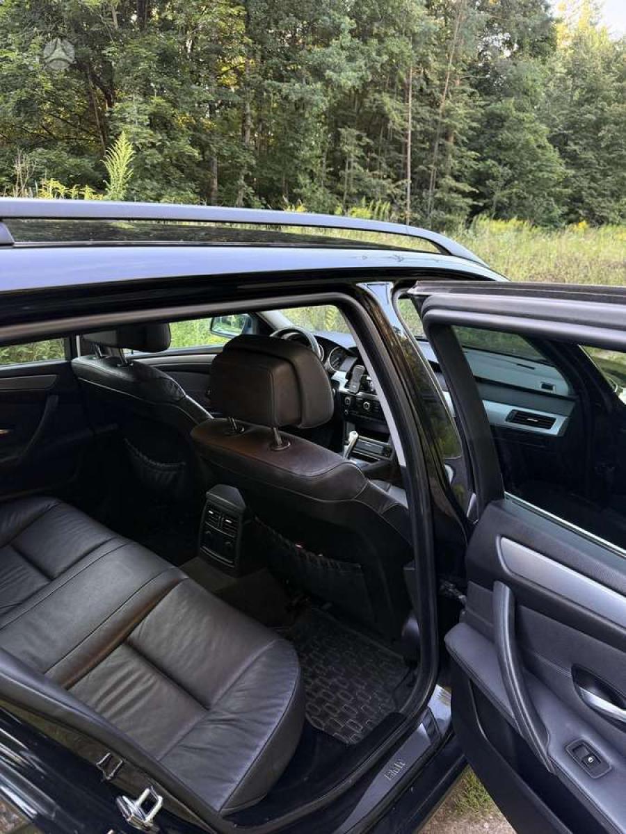 Black BMW 520 2009 in Vilnius, with an engine capacity of 2.00 L and mileage of 300 thousand km for 3500 €, photo 29 on AUTOMOTO.COM.LV