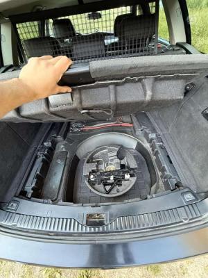 Black BMW 520 2009 in Vilnius, with an engine capacity of 2.00 L and mileage of 300 thousand km for 3500 €, photo 33 on AUTOMOTO.COM.LV