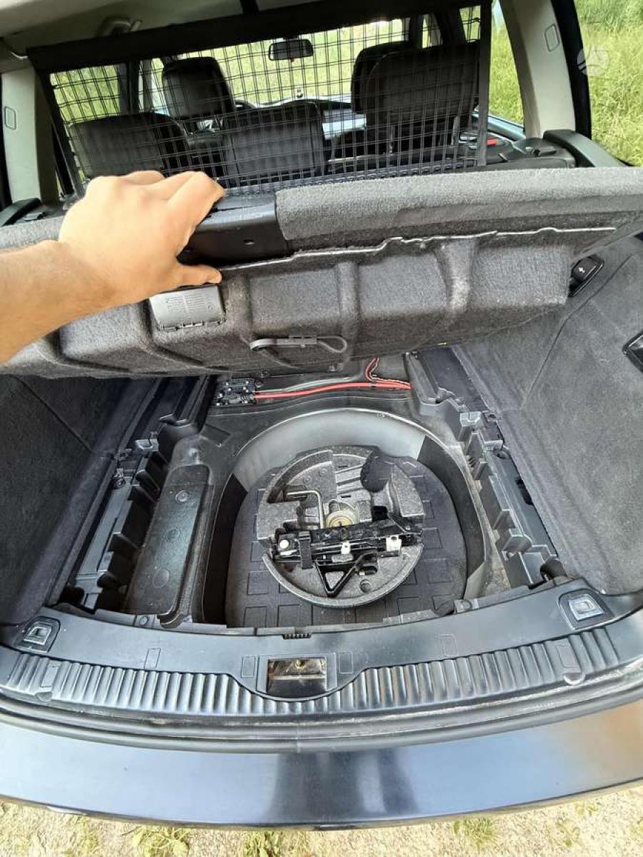 Black BMW 520 2009 in Vilnius, with an engine capacity of 2.00 L and mileage of 300 thousand km for 3500 €, photo 33 on AUTOMOTO.COM.LV