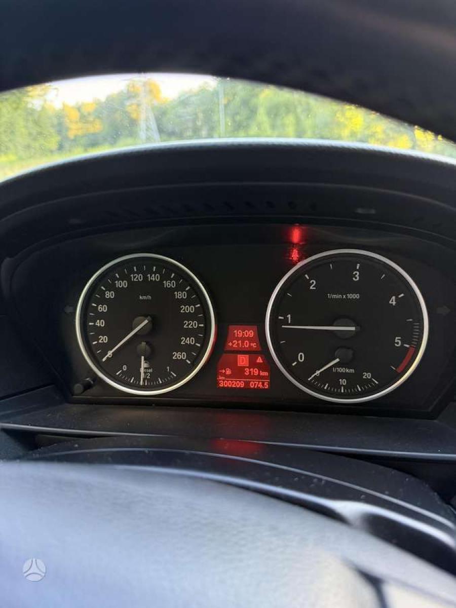 Black BMW 520 2009 in Vilnius, with an engine capacity of 2.00 L and mileage of 300 thousand km for 3500 €, photo 35 on AUTOMOTO.COM.LV