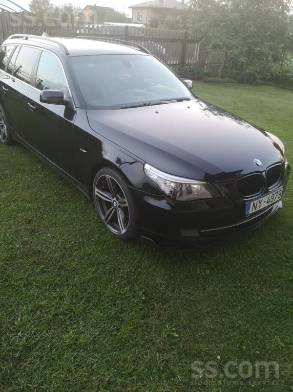 Black BMW 520 2009 in Riga, with an engine capacity of 2.00 L and mileage of 291 thousand km for 6800 €, photo 2 on AUTOMOTO.COM.LV