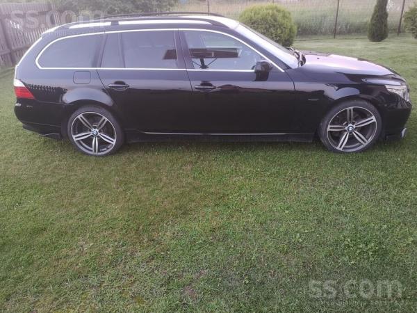 Black BMW 520 2009 in Riga, with an engine capacity of 2.00 L and mileage of 291 thousand km for 6800 €, photo 3 on AUTOMOTO.COM.LV
