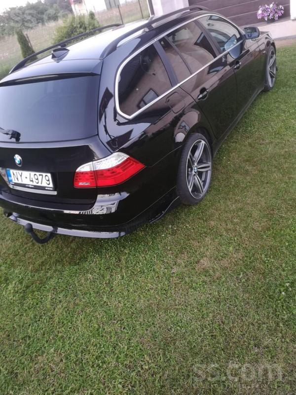 Black BMW 520 2009 in Riga, with an engine capacity of 2.00 L and mileage of 291 thousand km for 6800 €, photo 4 on AUTOMOTO.COM.LV