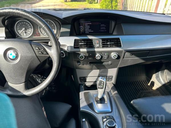Black BMW 520 2009 in Riga, with an engine capacity of 2.00 L and mileage of 291 thousand km for 6800 €, photo 8 on AUTOMOTO.COM.LV