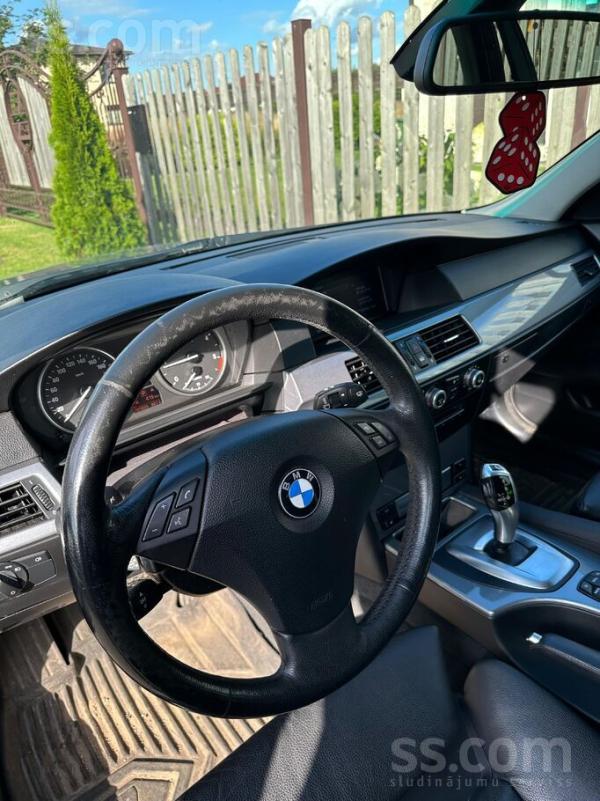Black BMW 520 2009 in Riga, with an engine capacity of 2.00 L and mileage of 291 thousand km for 6800 €, photo 9 on AUTOMOTO.COM.LV