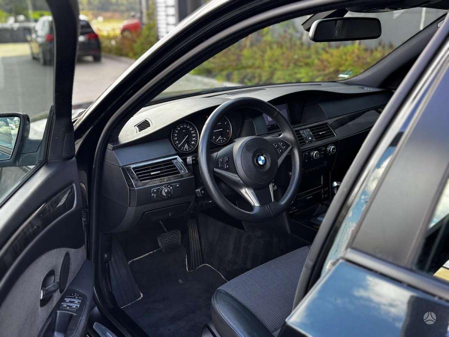 Melns BMW 520 2009 Viļņa, ar dzinēja tilpumu 2.00 L un nobraukumu 300 tūkst. km par 4350 €, foto 9 vietnē AUTOMOTO.COM.LV