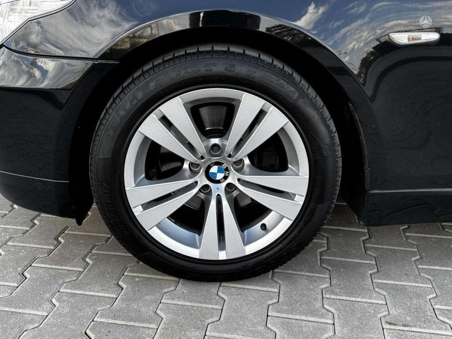 Melns BMW 520 2009 Viļņa, ar dzinēja tilpumu 2.00 L un nobraukumu 300 tūkst. km par 4350 €, foto 16 vietnē AUTOMOTO.COM.LV