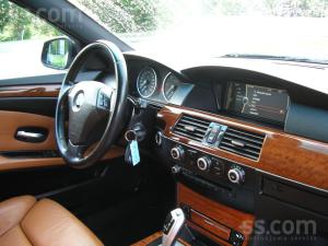 Black BMW 520 2009 in Riga, with an engine capacity of 2.00 L and mileage of 0 thousand km for 6850 €, photo 30 on AUTOMOTO.COM.LV