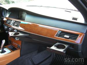 Black BMW 520 2009 in Riga, with an engine capacity of 2.00 L and mileage of 0 thousand km for 6850 €, photo 31 on AUTOMOTO.COM.LV